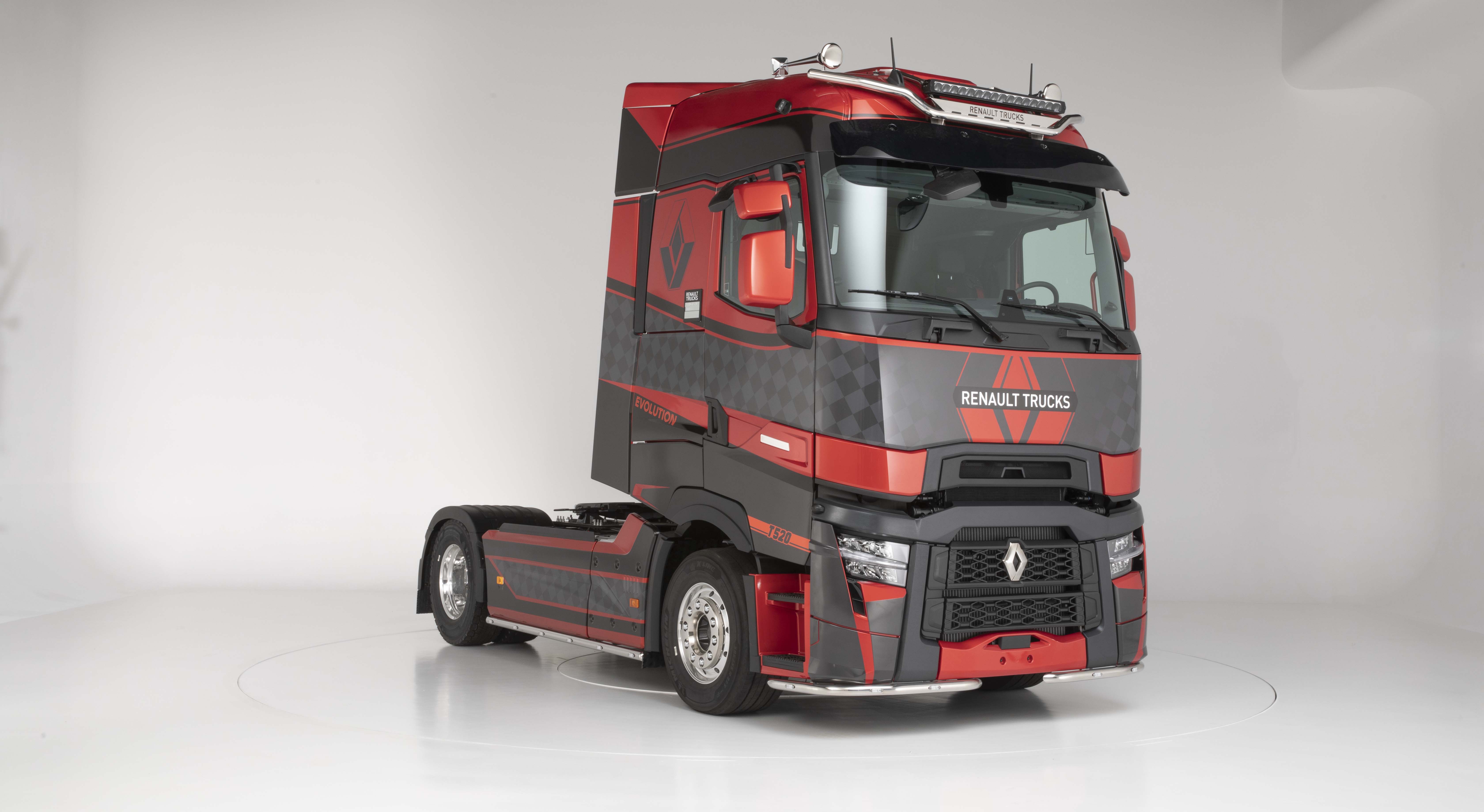 RENAULT TRUCKS T, C, K EVOLUTION: A TURKISH PLAYER WINS THE ... RENAULT TRUCKS T, C, K EVOLUTION: A TURKISH PLAYER WINS THE ...